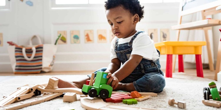 Infant Vision Development Timeline: 0-12 Months - Newborn Stages